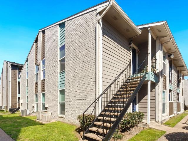 Victoria Park 1 Bedroom Apartment for Rent at 8600 S Course Dr, Houston, TX 77099 Alief