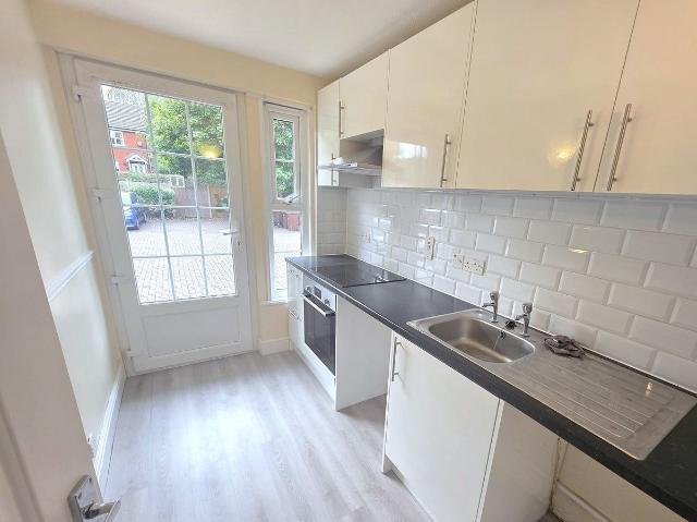Victoria Place, Banbury OX16, 2 bed flat to rent, £995 pcm | PrimeLocation