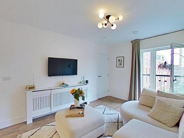 Victoria Quay, Edinburgh, Midlothian. 1 bed flat to rent £1,495 pcm £345 pw