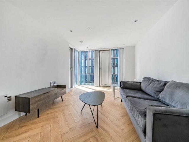 Victoria Residence, M15 1 bed apartment to rent £1,700 pcm £392 pw