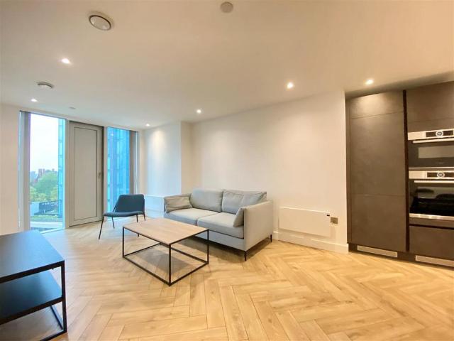 Victoria Residence, Silvercroft. 2 bed flat to rent £1,700 pcm £392 pw