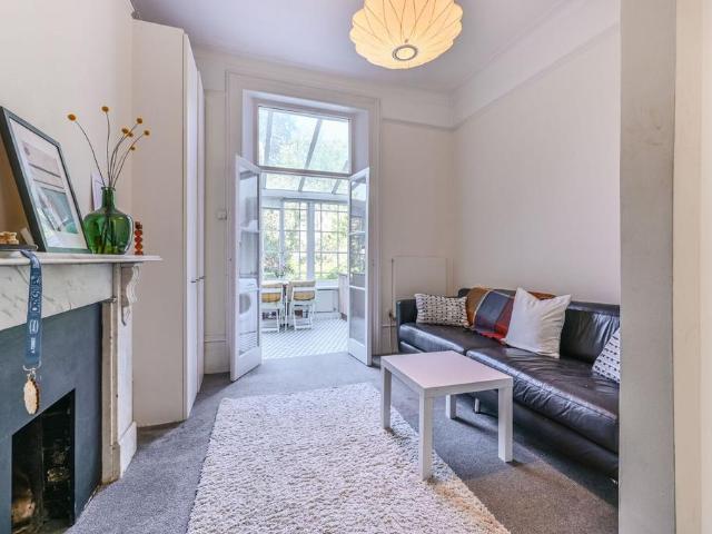 Victoria Rise, Clapham Old Town. 1 bed flat to rent £2,300 pcm £531 pw