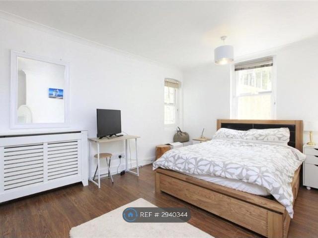 Victoria Rise, London SW4, 2 bed flat to rent, £2,250 pcm | PrimeLocation