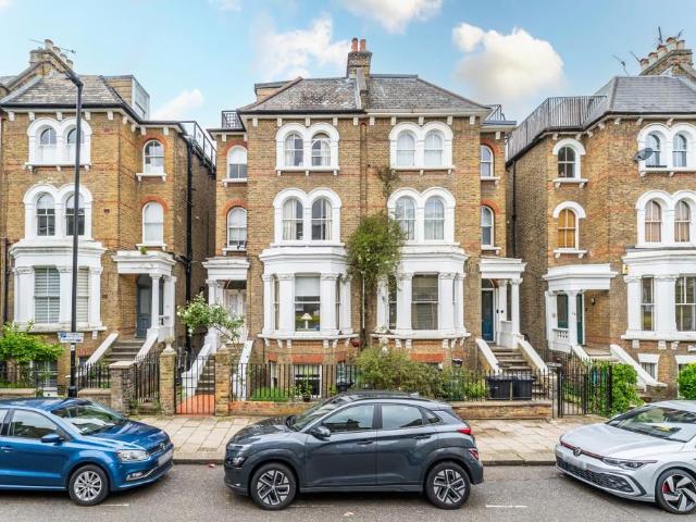 Victoria Rise London SW4 Studio to rent £1,600 pcm £369 pw