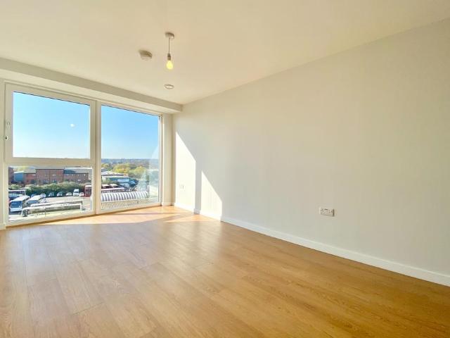 Victoria Riverside, Hunslet Road. 2 bed apartment to rent £1,050 pcm £242 pw