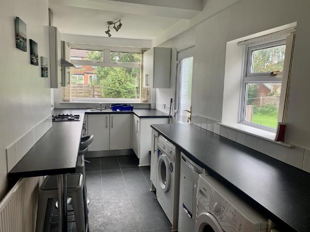 Victoria Road, Manchester, M14 4 bed semi detached house to rent £1,906 pcm £440 pw