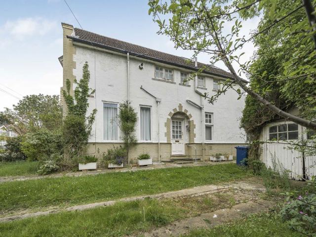 Victoria Road, Mill Hill NW7, 3 bed semi detached house to rent, £2,500 pcm | PrimeLocation