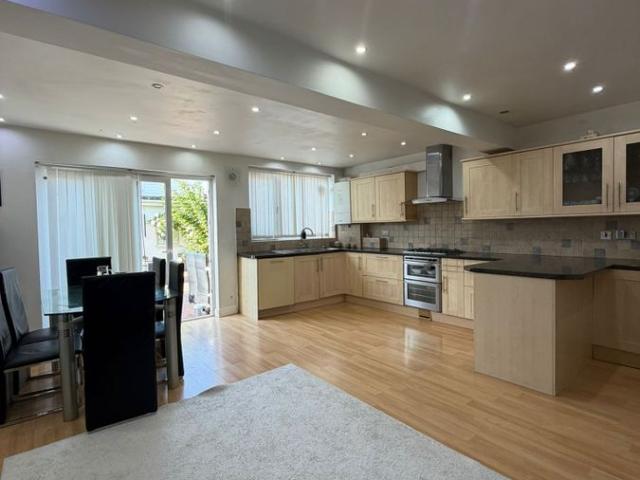 Victoria Road, Mitcham CR4, 5 bed semi detached house to rent, £3,800 pcm | PrimeLocation
