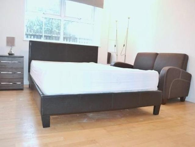 Victoria Road, North Acton, London NW10, 2 bed flat to rent, £1,900 pcm | PrimeLocation