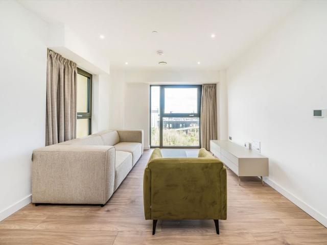 Victoria Road, North Acton W3, 1 bed flat to rent, £2,050 pcm | PrimeLocation