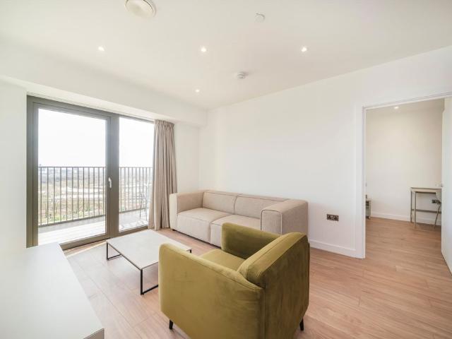 Victoria Road, North Acton W3, 2 bed flat to rent, £2,598 pcm | PrimeLocation