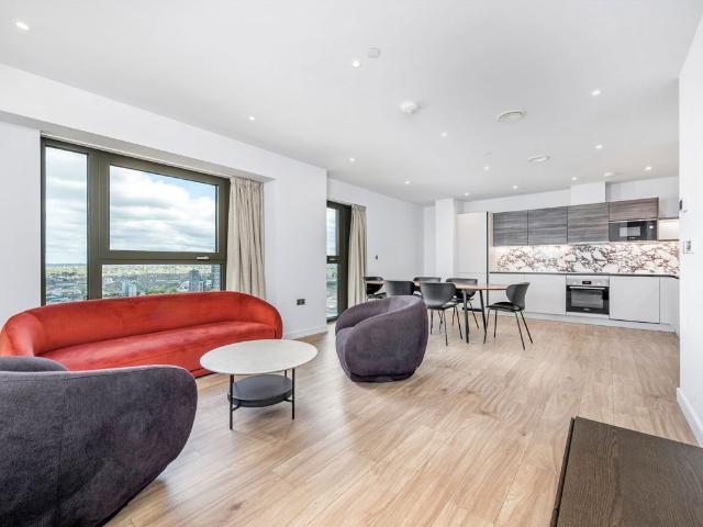 Victoria Road, North Acton W3, 3 bed flat to rent, £3,825 pcm | PrimeLocation