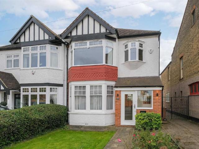 Victoria Road, North Chingford 2 bed maisonette to rent £1,950 pcm £450 pw