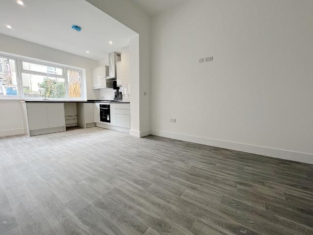 Victoria Road North, Southsea PO5, 1 bed flat to rent, £950 pcm | PrimeLocation