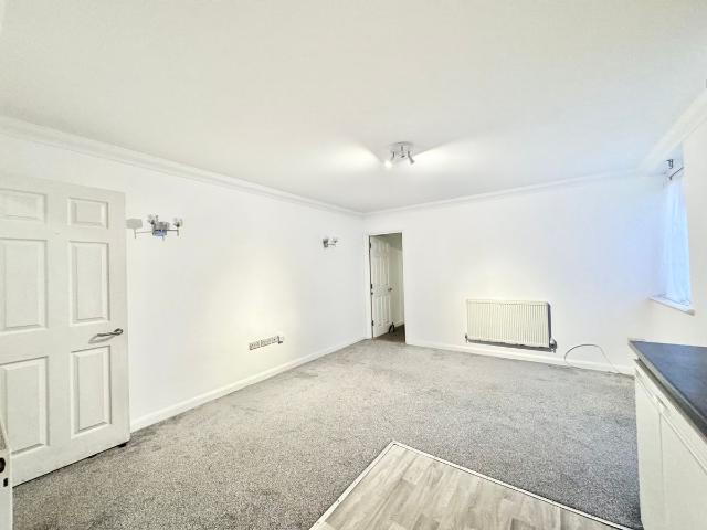 Victoria Road North, Southsea PO5, 2 bed flat to rent, £1,150 pcm | PrimeLocation