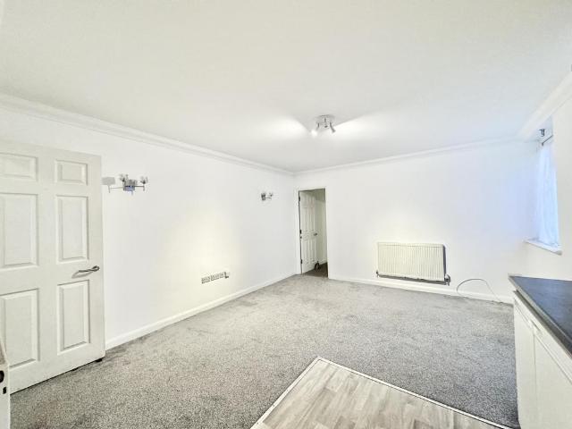 Victoria Road North, Southsea, PO5 2 bed ground floor flat to rent £1,150 pcm £265 pw