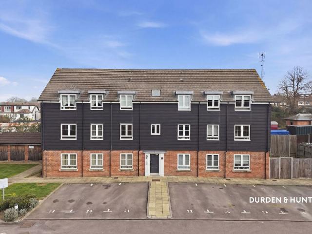 Victoria Road, Ongar CM5, 2 bed flat to rent, £1,450 pcm | PrimeLocation