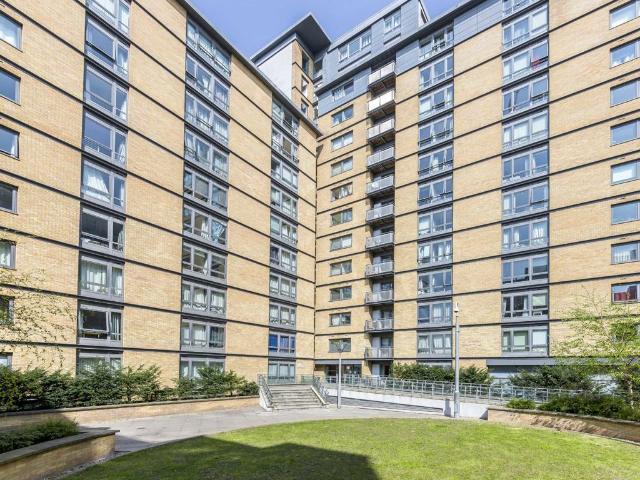 Victoria Road, Acton W3, 2 bed flat to rent, £2,100 pcm | PrimeLocation