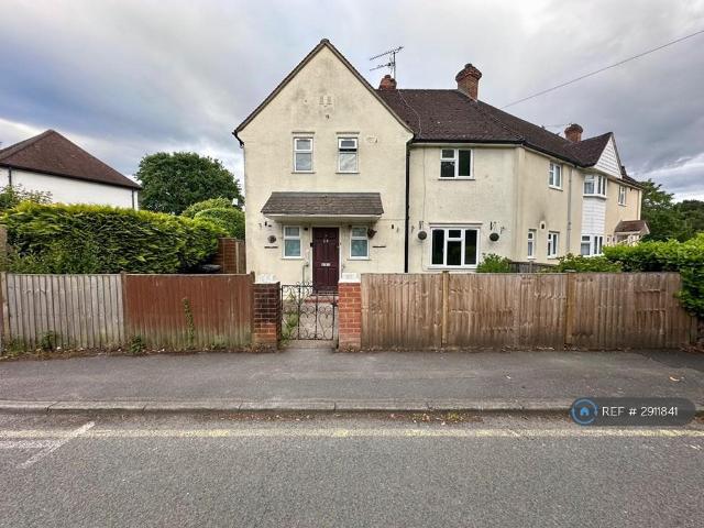 Victoria Road, Ascot, SL5 4 bed semi detached house to rent £2,730 pcm £630 pw