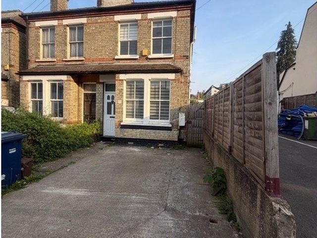 Victoria Road, Barnet EN4, 4 bed detached house to rent, £2,800 pcm | PrimeLocation