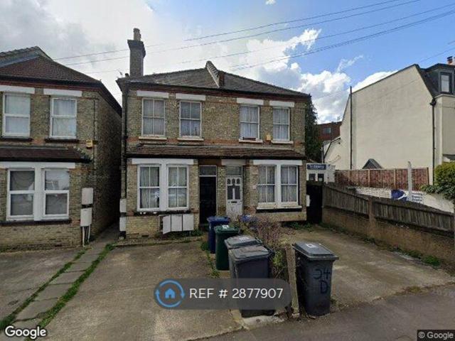 Victoria Road, Barnet EN4, 4 bed detached house to rent, £2,800 pcm | PrimeLocation