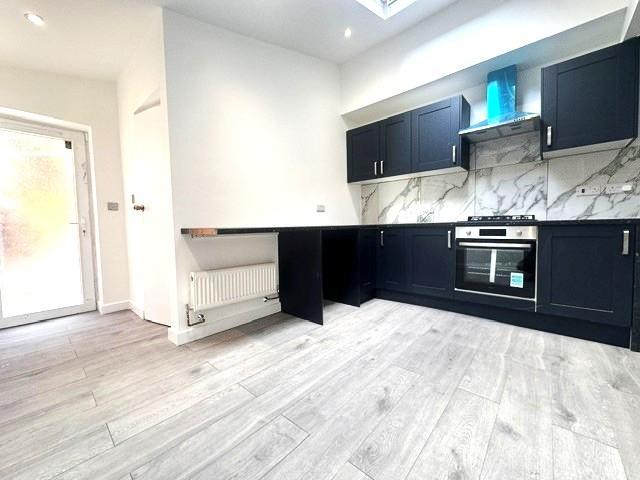 Victoria Road, Barking, IG11 2 bed terraced house to rent £1,950 pcm £450 pw