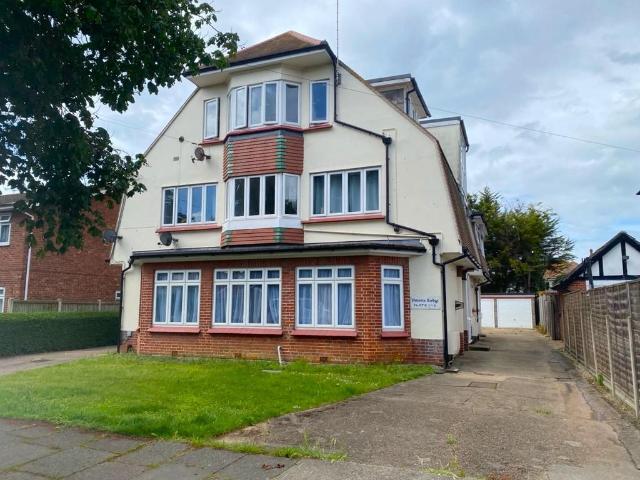 Victoria Road, Clacton on Sea CO15 2 bed apartment to rent £1,000 pcm £231 pw