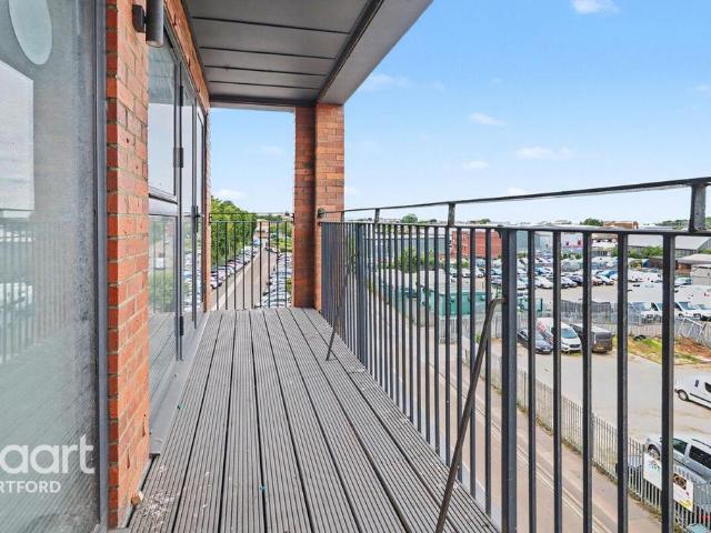 Victoria Road, Dartford 2 bed apartment to rent £1,850 pcm £427 pw