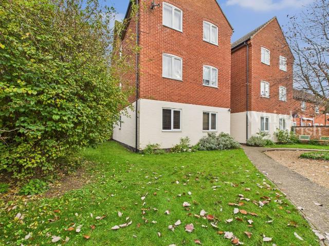Victoria Road, Diss IP22, 2 bed flat to rent, £795 pcm | PrimeLocation