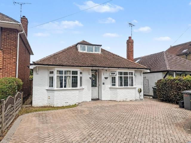 Victoria Road, Eton Wick SL4, 2 bed bungalow to rent, £2,200 pcm | PrimeLocation