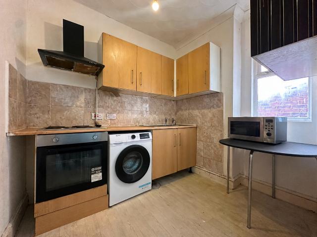 Victoria Road East, Leicester LE5, 2 bed maisonette to rent, £895 pcm | PrimeLocation