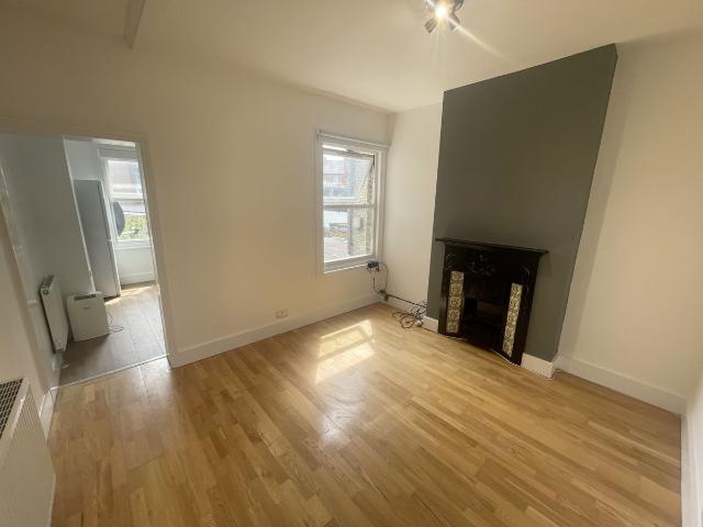 Victoria Road EN4, 1 bed flat to rent, £1,500 pcm | PrimeLocation