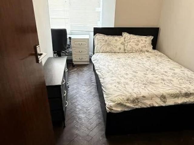 Victoria Road, Enfield N9, Room to rent, £900 pcm | PrimeLocation