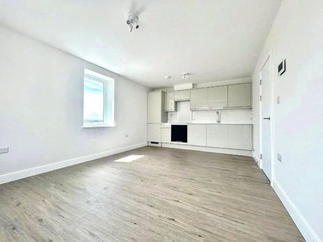 Victoria Road, Farnborough, Hampshire GU14, 1 bed flat to rent, £1,150 pcm | PrimeLocation