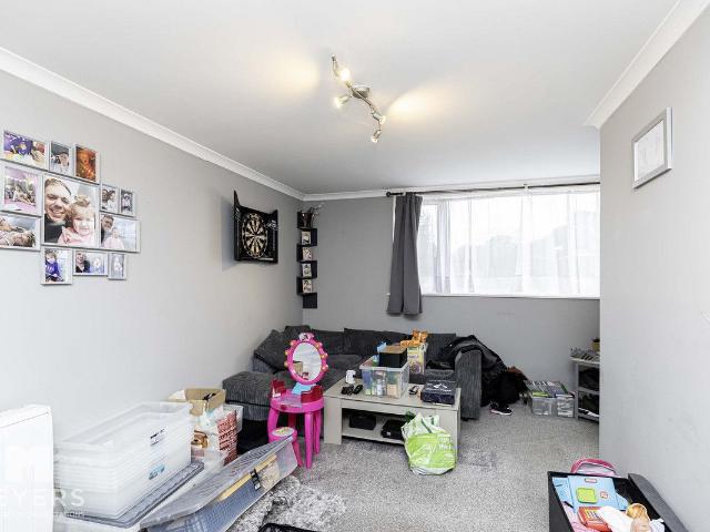 Victoria Road, Ferndown BH22, 2 bed flat to rent, £1,300 pcm | PrimeLocation