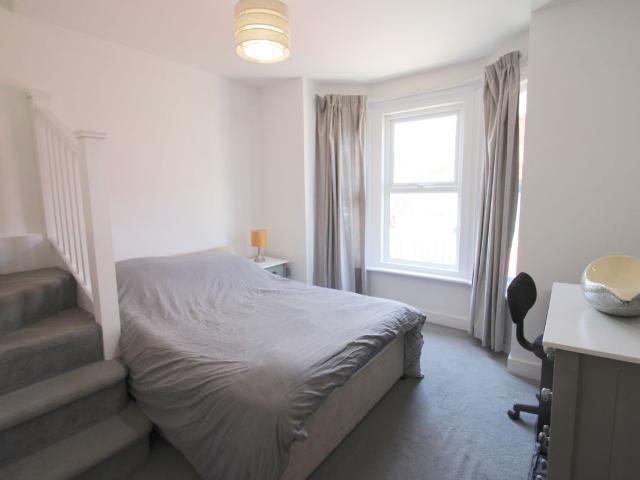 Victoria Road, Guildford, Surrey GU1, 1 bed flat to rent, £1,400 pcm | PrimeLocation