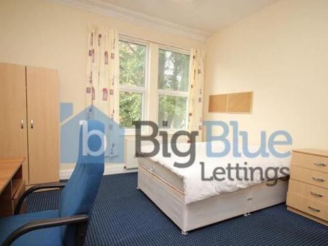 Victoria Road, Hyde Park, 4 Bedroom Flat