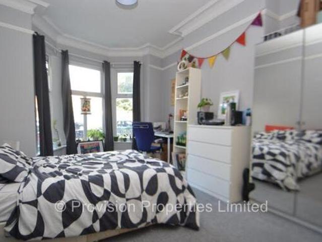 Victoria Road, Hyde Park, 8 Bedroom End