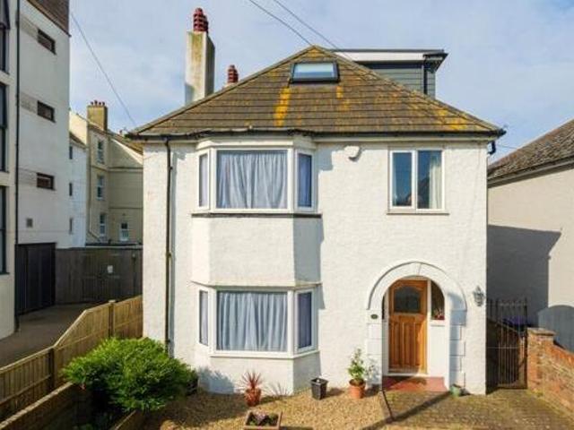 Victoria Road, Hythe, 4 Bedroom Detached