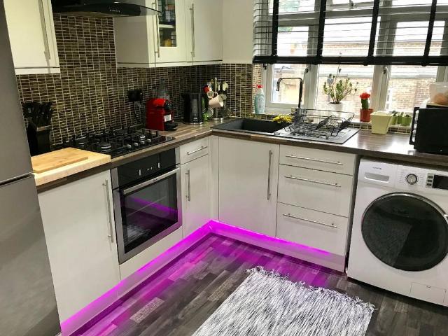 Victoria Road, Horley 2 bed maisonette to rent £1,375 pcm £317 pw