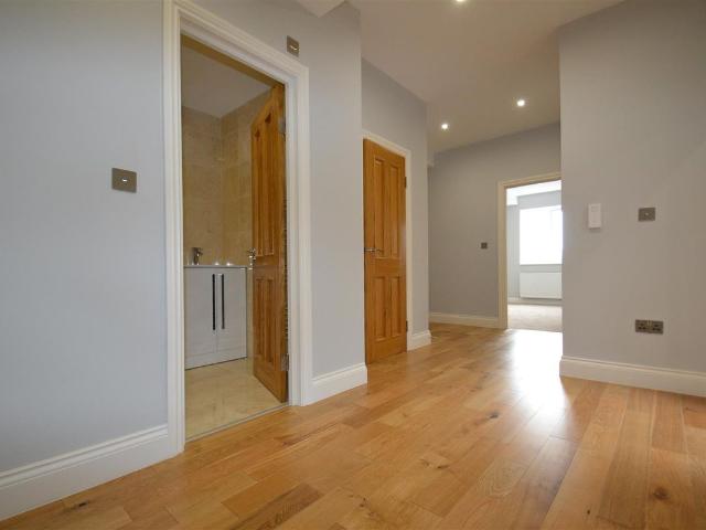 Victoria Road, Horley RH6, 1 bed flat to rent, £1,300 pcm | PrimeLocation