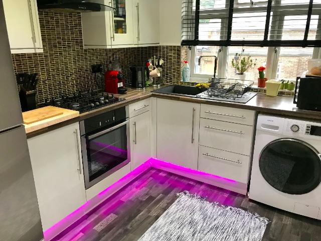 Victoria Road, Horley RH6, 2 bed maisonette to rent, £1,375 pcm | PrimeLocation