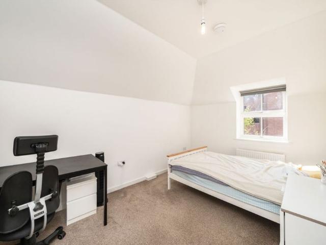 Victoria Road, KT6, London