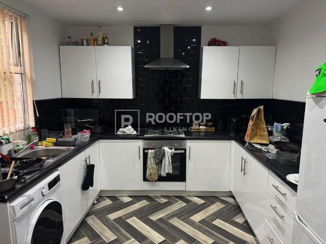 Victoria Road, Leeds LS6 6 bed house to rent £3,510 pcm £810 pw