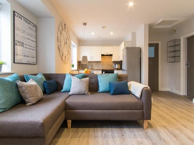 Victoria Road, Leeds LS6, 3 bed flat to rent, £676 pppm | PrimeLocation