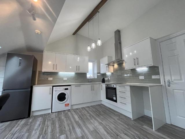 Victoria Road, Leeds 2 bed flat to rent £1,395 pcm £322 pw