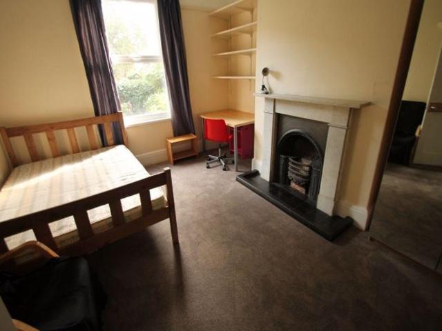Victoria Road, Leeds 4 bed house to rent £2,219 pcm £512 pw