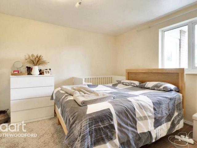 Victoria Road, London 2 bed flat to rent £2,000 pcm £462 pw