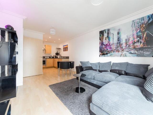Victoria Road, London W3 1 bed flat to rent £1,850 pcm £427 pw
