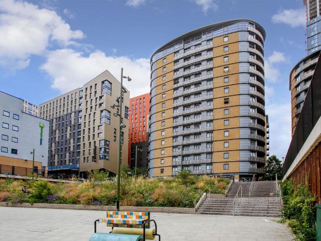 Victoria Road, London W3, 2 bed flat to rent, £2,000 pcm | PrimeLocation